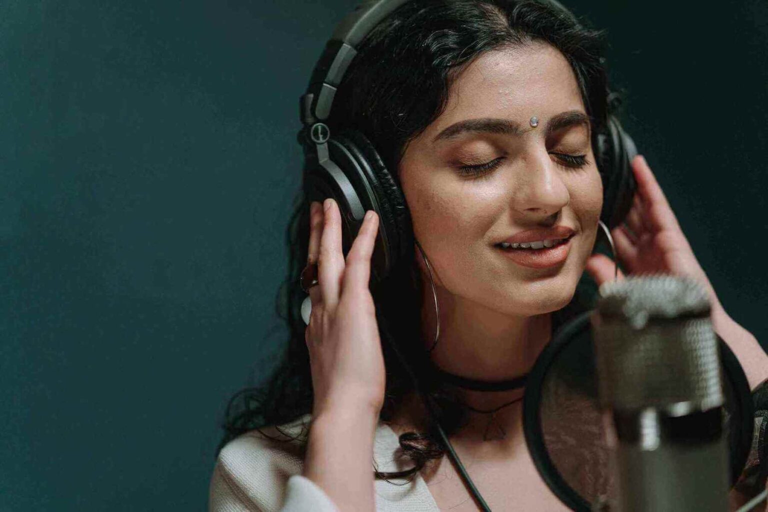 10 Piano-Based Singer-Songwriters - The Inside Voice